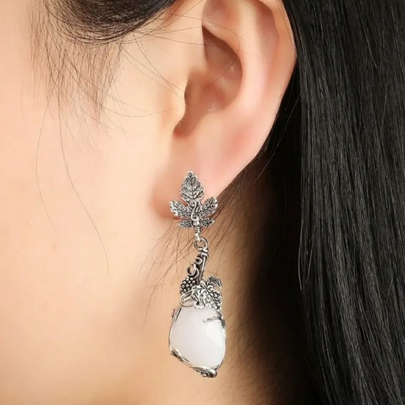 PONCRAFTS | Jewelry | Vintage Water Drop Stone Earrings | Poshmark